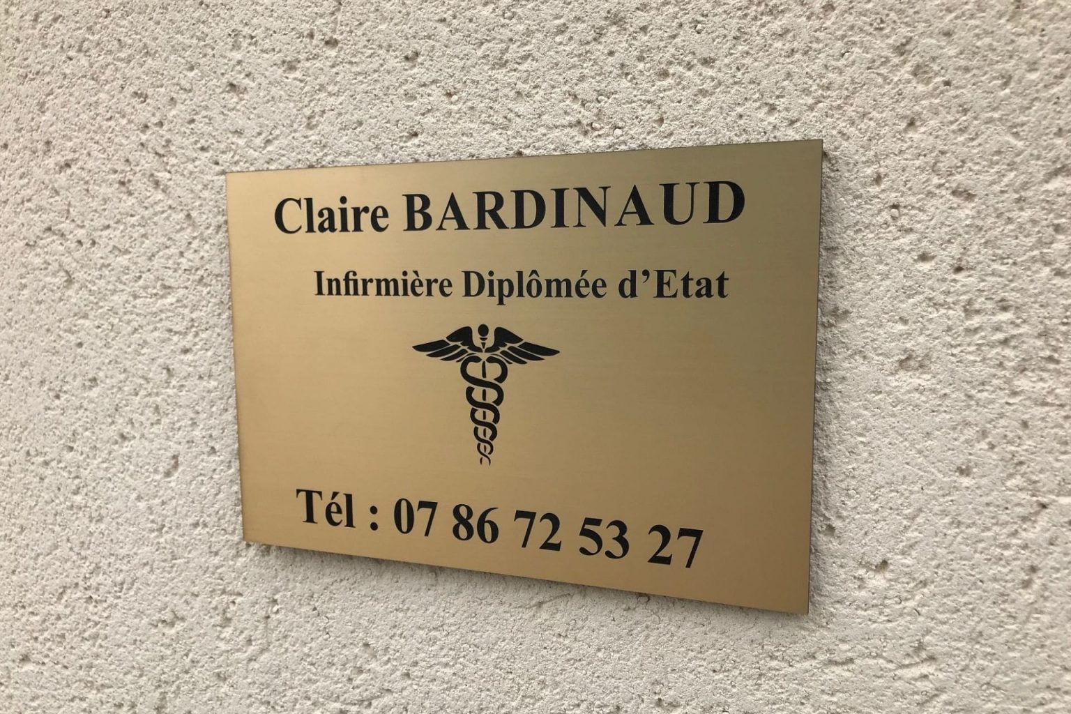 Commandez votre plaque professionnelle | Agence Menth'Allo Marmande