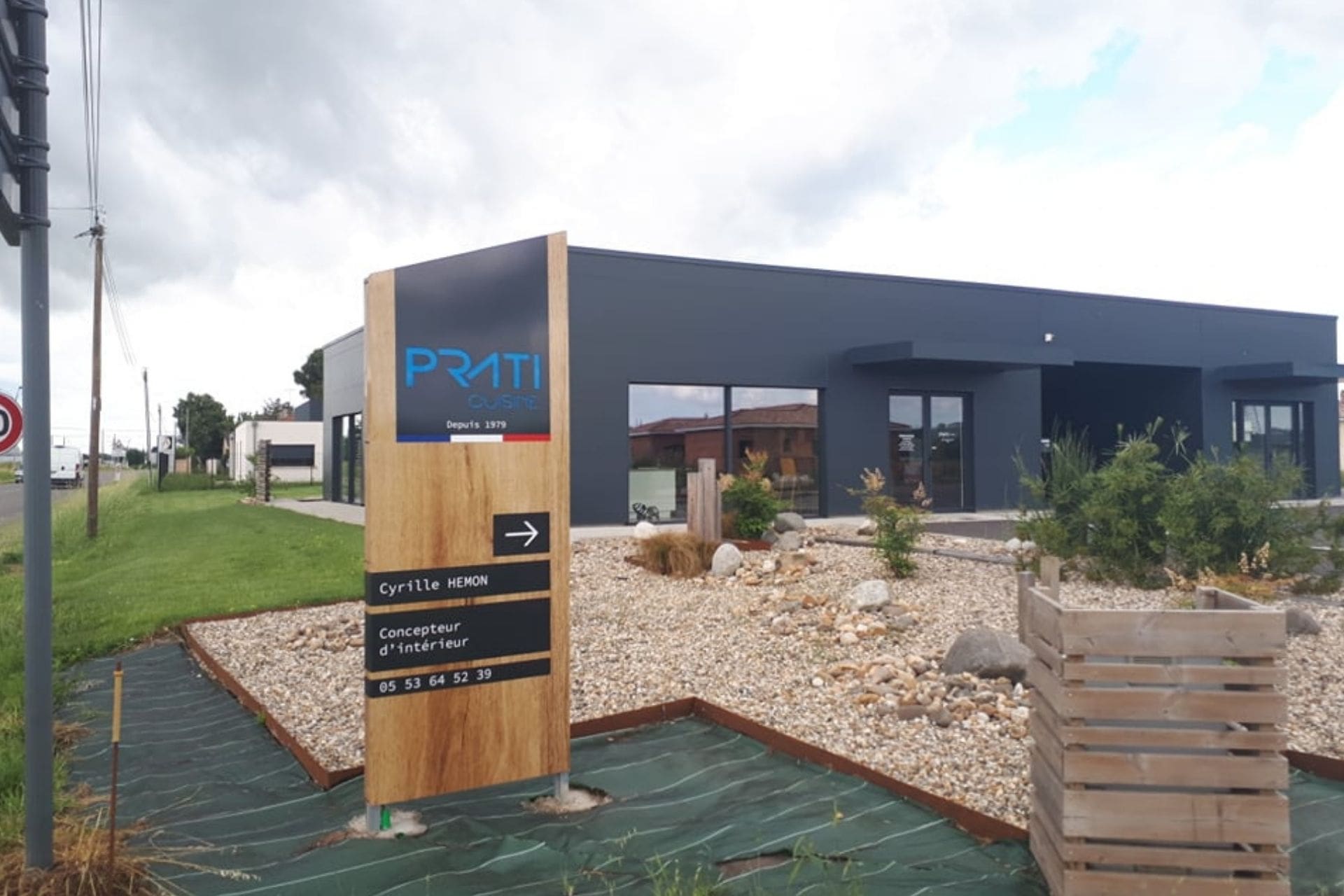 Créez votre totem publicitaire sur-mesure | Agence Menth'Allo Marmande